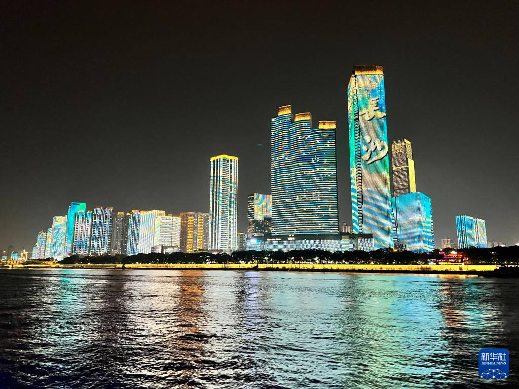 湘江ライトショーで長沙の魅力を伝える 湖南省